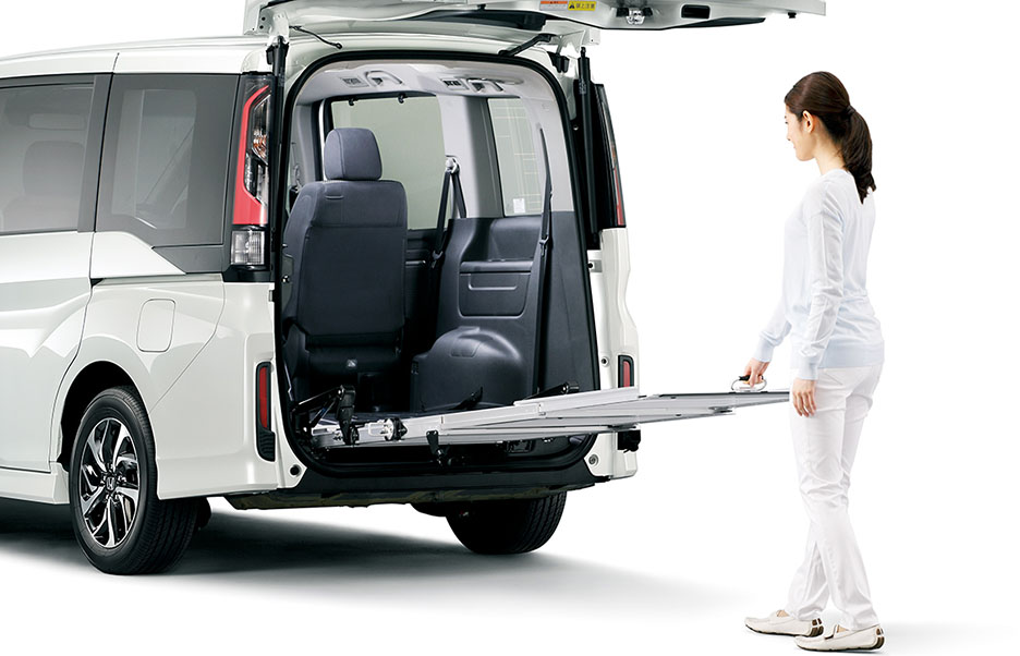 New Honda step wgn for handicapped photo, image, rear entry type picture